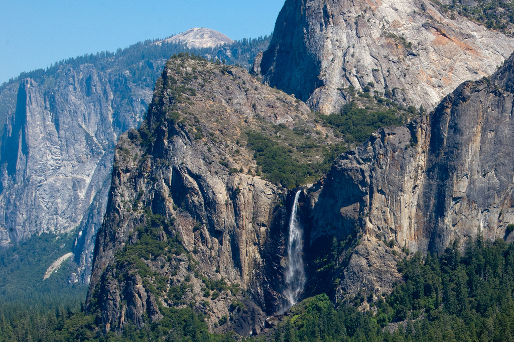 Bridalveil Fall in Mariposa, California - Kid-friendly Attractions ...