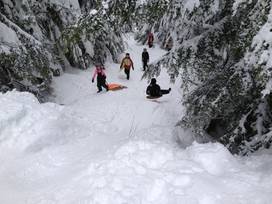 Hyak Sno-Park Sledding Hill in Easton, Washington - Kid-friendly ...