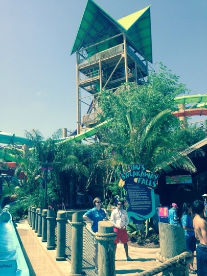 Ihu's Breakaway Falls at Aquatica in Orlando, Florida - Kid-friendly ...