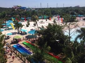 Ihu's Breakaway Falls at Aquatica in Orlando, Florida - Kid-friendly ...